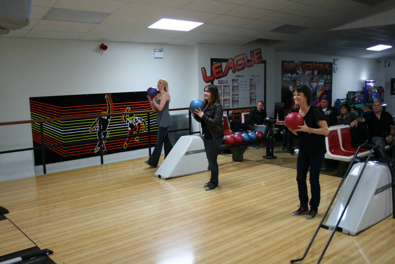 10 Pin Bowling - Ten Pin Bowling Clubs for Kids - ActiveActivities